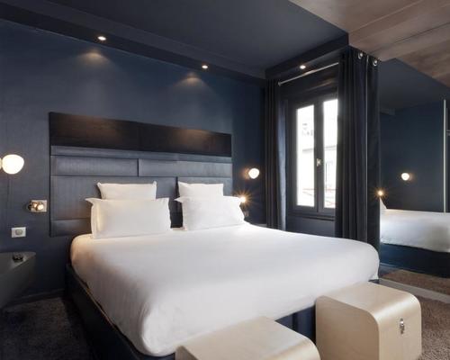 Valadon Colors Paris 3 star 75007