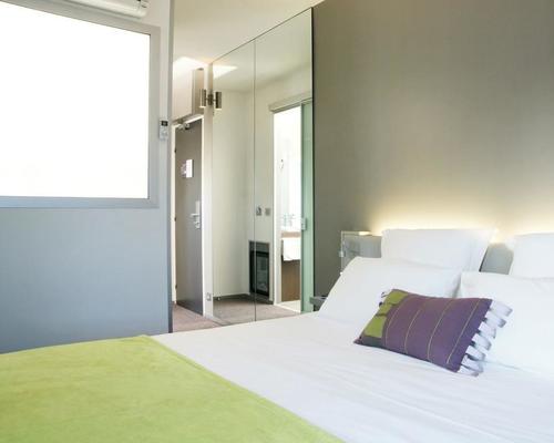 Valadon Colors Paris 3 star 75007