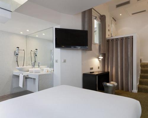Valadon Colors Paris 3 star 75007