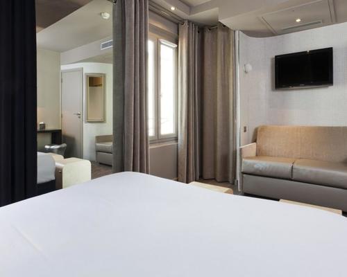 Valadon Colors Paris 3 star 75007